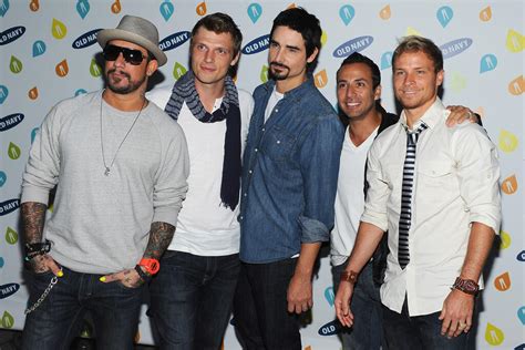 אחרי מות אחיו ניק קרטר חוגג על יאכטה