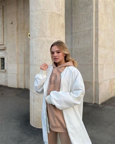 Pin Em Sofya Plotnikova