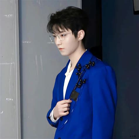 Wang Jun Kai Hình ảnh