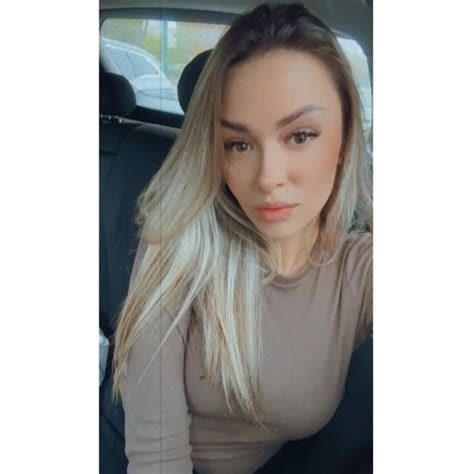 Nikoletta Nikolett10 • Threads Say More