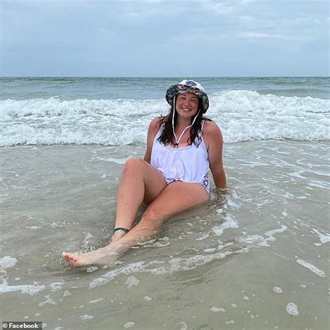 Ohio Homecoming Queen Contender Breanne Mckean 17 Collapses And Dies On Football Field During