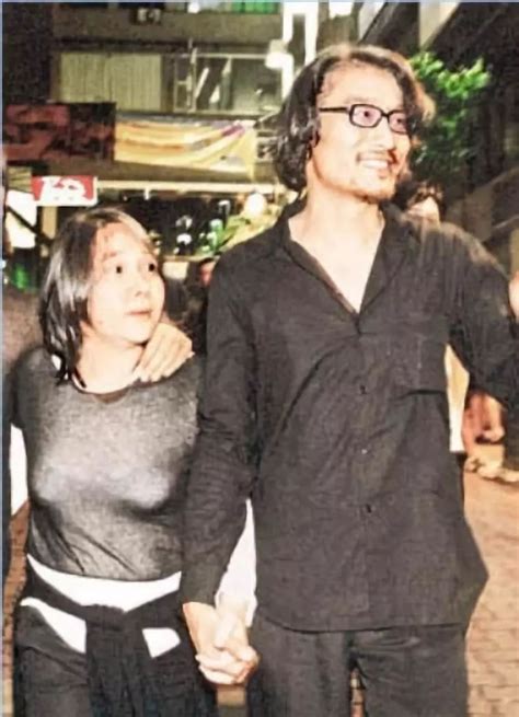 60岁的梁家辉，即使妻子发福变胖，他依旧爱她如初江嘉年