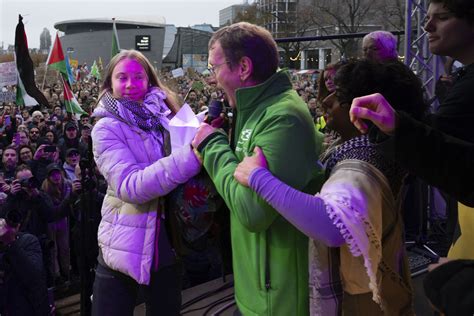 Eklat Bei Klimademo Mann Reisst Greta Thunberg Mikrofon Aus Der Hand