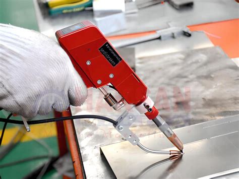 Çok Fonksiyonlu El Tipi Fiber Lazer Kaynak Makinası Raycus Rezenatör