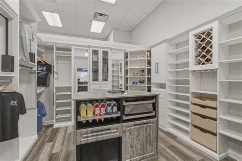 Custom Walk In And Reach In Closets Dream Closets
