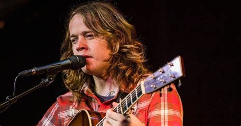 Billy Strings Honors Blaze Foley At His Gravesite On Valentines Day [watch]