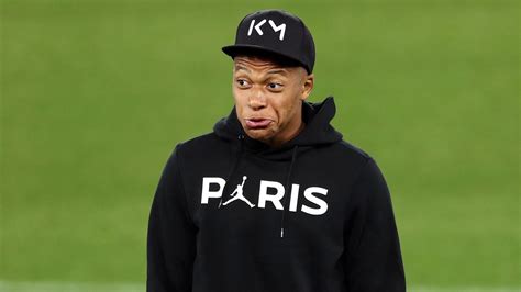 Le Roi Pelé A Envoyé Un Joli Cadeau à Kylian Mbappé