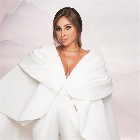 العُقد أغنية لإليسا تحظى بتفاعل واسع عربياً