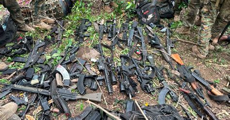 Hallaron Un Fusil Fal De Las Fuerzas Armadas Argentinas Entre Las Armas Secuestradas Al Comando