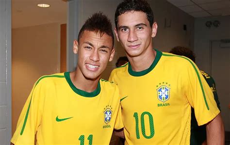Ganso E Neymar Se Reencontram Em Campo Após Nove Anos