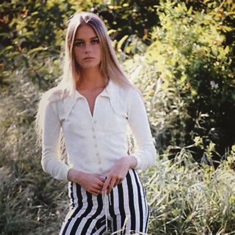 All Things Fashion According To The Experts Peggy Lipton Fashion