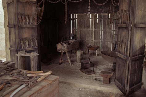 강철 금속 금속 가공 금속 공예 금속 세공인 기술 노동 다리미 단단한 단단한 철 단조 단조 공장 단조 망치 대장간 대장간 도구 대장장이 도구