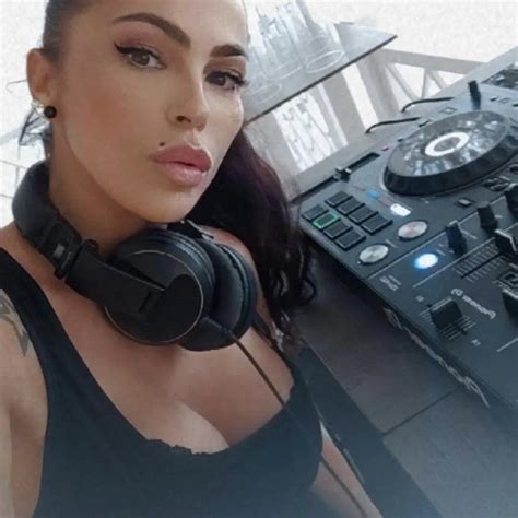 Deborah Vecchi Dj And Live Singer