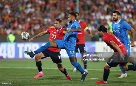 Neymar Jr Of Al Hilal And Ehsan Hosseini Of Nassaji Mazandaran In Nachrichtenfoto Getty Images