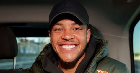 Vitor Roque Do Barcelona Desembarca Na Espanha E Conhece Instalações Do Clube Rádio Itatiaia