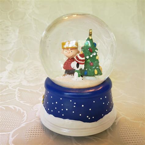 Hallmark 50th Anniversary Peanuts Musical Snow Globe Aunt Gladys Attic