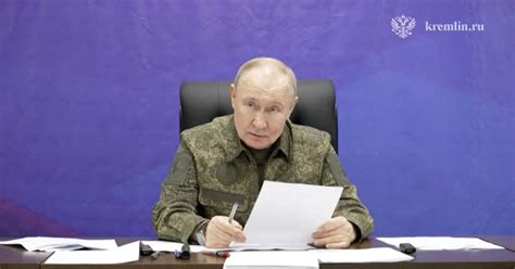 A Horas De La Reunión Con Witkoff Putin Se Mostró Con Uniforme Militar Y Anunció La Toma De Una