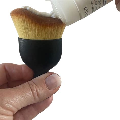 How To Use A Sunscreen Brush Makeup Analysis