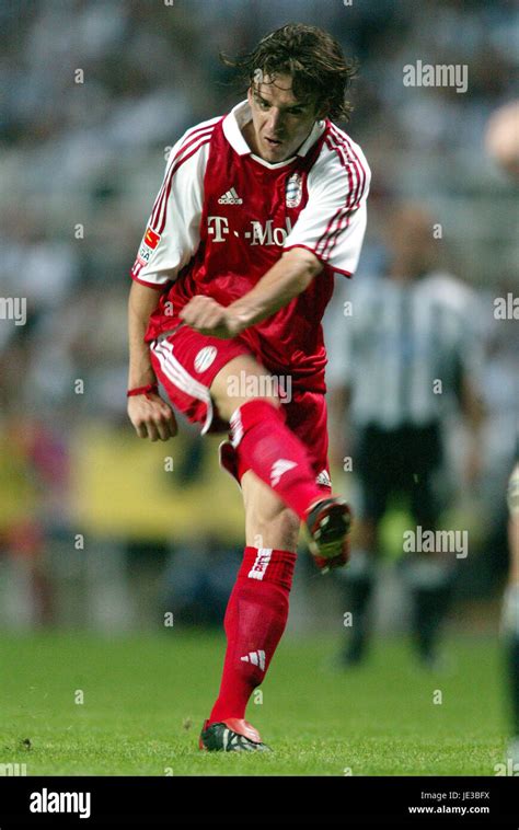 Owen Hargreaves Bayern Munich Fc St James Park Newcastle England 05