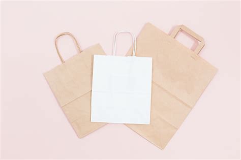 크 래 프 트 종이 에코 백 평면도 및 플랫 하다 브라운과 화이트 크 래 프 트 모의 대 한 복사 공간을 패키지합니다 쇼핑백에 대한 스톡 사진 및 기타 이미지 Istock