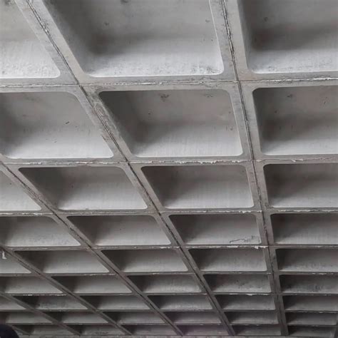 🔍 در این مرحله از پروژه، شاهد اجرای سقف وافل هستیم؛ روشی که نه‌تنها مصرف بتن را کاهش می‌دهد