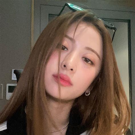 Lesserafim Yunjin Selca Icon Serafim Cantores Feminino