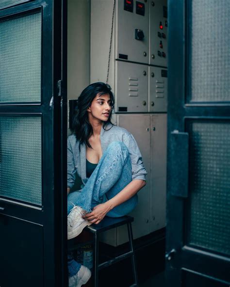 ఇక హద్దులు లేవు హాట్ అందాలతో మీనాక్షి చౌదరి రచ్చ Meenakshi Choudhary Who Pushed Aside