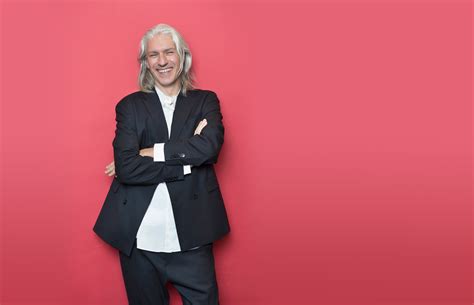 Belgische Ontwerper Bart De Backer Viert De Eigenheid ‘succesvol Zijn Mensen Die Hun Eigen Weg