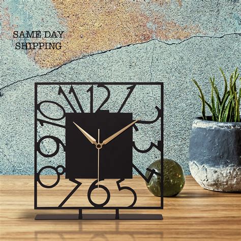 Square Retro Analog Clock Black Metal Tabletop Clock Silent Battery Operated Fine Workmanship