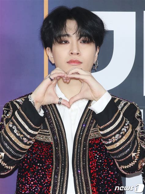 갓세븐 영재 하트 받으세요