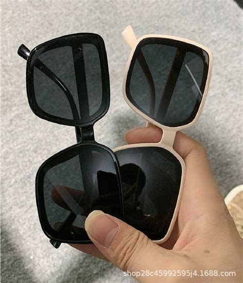 Easily Usable Unique Sunglass With Sunglass Case Shobkini