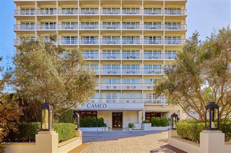 Inside A Newly Reimagined Celebrity Loved Hotel In Beverly Hills