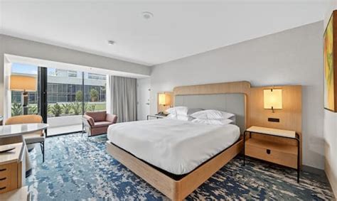 Rooms And Suites Hilton Anaheim