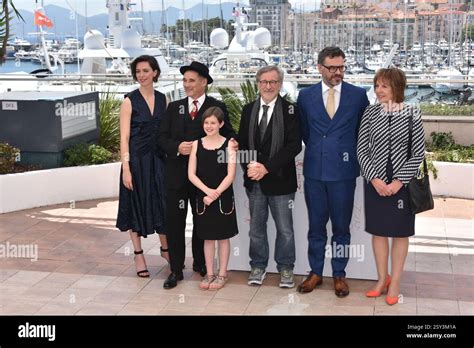 Rebecca Hall Mark Rylance Ruby Barnhill Steven Spielberg Jemaine