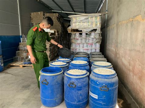 Bóc Trần đường đi Của Những Hộp Sữa Kém Chất Lượng Báo Công An Nhân Dân điện Tử