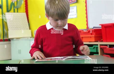 Pupil Table Stock Videos And Footage Hd And 4k Video Clips Alamy