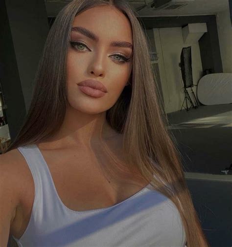 Devojka Jovana Pejića Prava Je Lepotica