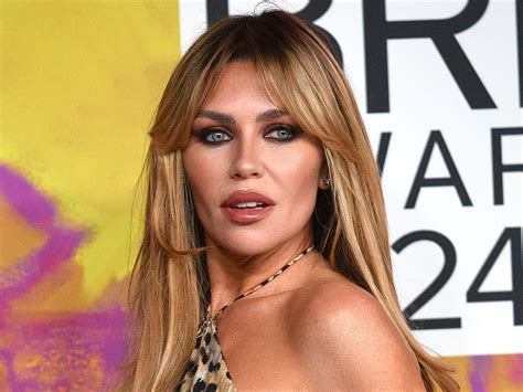 Abbey Clancy Fumando