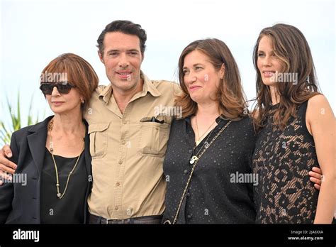 Laura Morante Nicolas Bedos Emmanuelle Devos Marine Vacth Attending