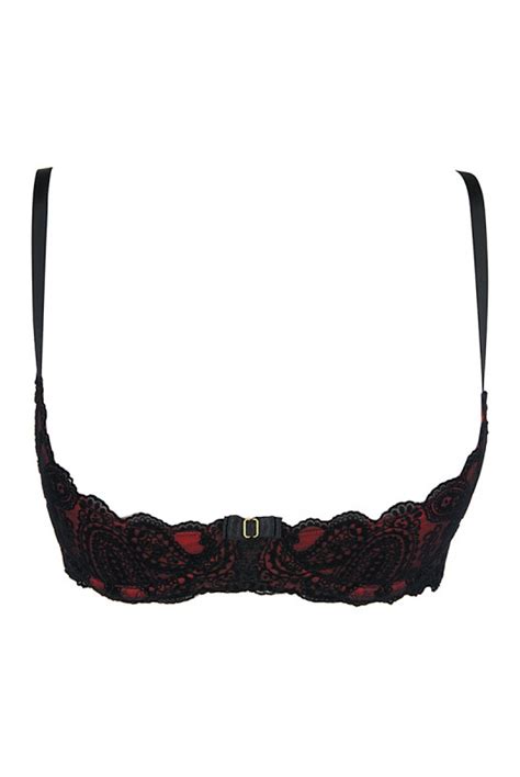 Photo De Femme Avec Soutien Gorge A Seins Nu Caragency Fr