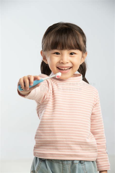 长发高清图片 可爱的小女孩写作业2440 人像图片免费下载 格式 2667像素 编号67612847 千图网