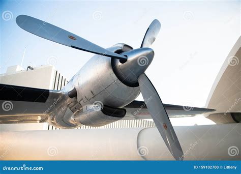 Twa Lockheed Constellation Airplane Editorial Image Image Of Airport Hotel 159102700 Atelier