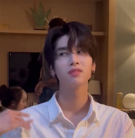 ทานโทษ On Twitter เหมือนพวกแกเซฟรูปเพื่อนไว้เพื่อวันนี้