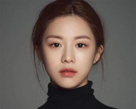 高允贞与学生时期相差太大！曾被封为最美整容范本，大方承认整容 知乎