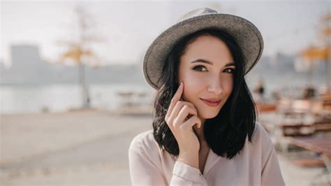 8 Sifat Cewek Polos Yang Bisa Membuat Kaum Adam Jatuh Cinta