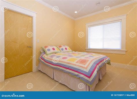 Camera Da Letto Vuota Immagine Stock Immagine Di Armadio 16723897