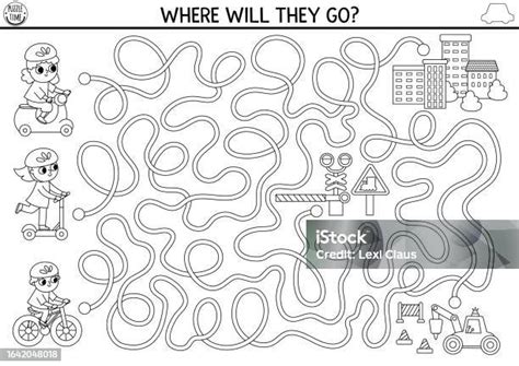 자전거 스쿠터를 운전하는 아이들과 함께 아이들을 위한 교통 흑백 미로 라인 생태 교통 유치원 인쇄 활동 또는 색칠 공부 페이지 도시 장벽 도로 공사가 있는 미로 게임 아이에