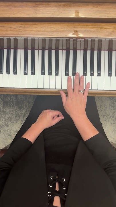 Everyday Piano Curved Fingers Piano Freepianolessons Alfredpianobooks Everydaypiano Youtube