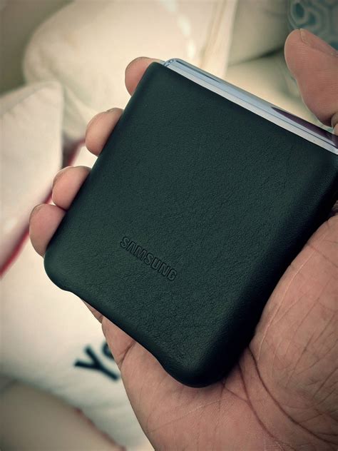 What Does The Samsung Galaxy Z Flip Case Look Like Onlookers Task Boot
