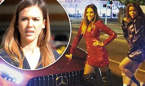 Jessica Alba Goes From Serious To Sexy On The Downtown Set Of Las
